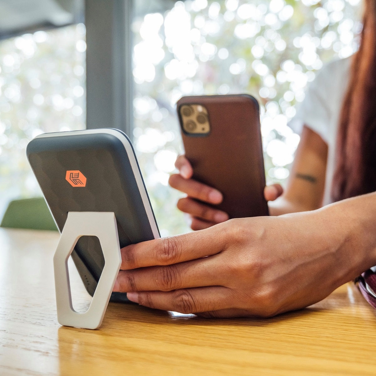 STM PowerKick Portable Wireless Charger – DISTEXPRESS.HK